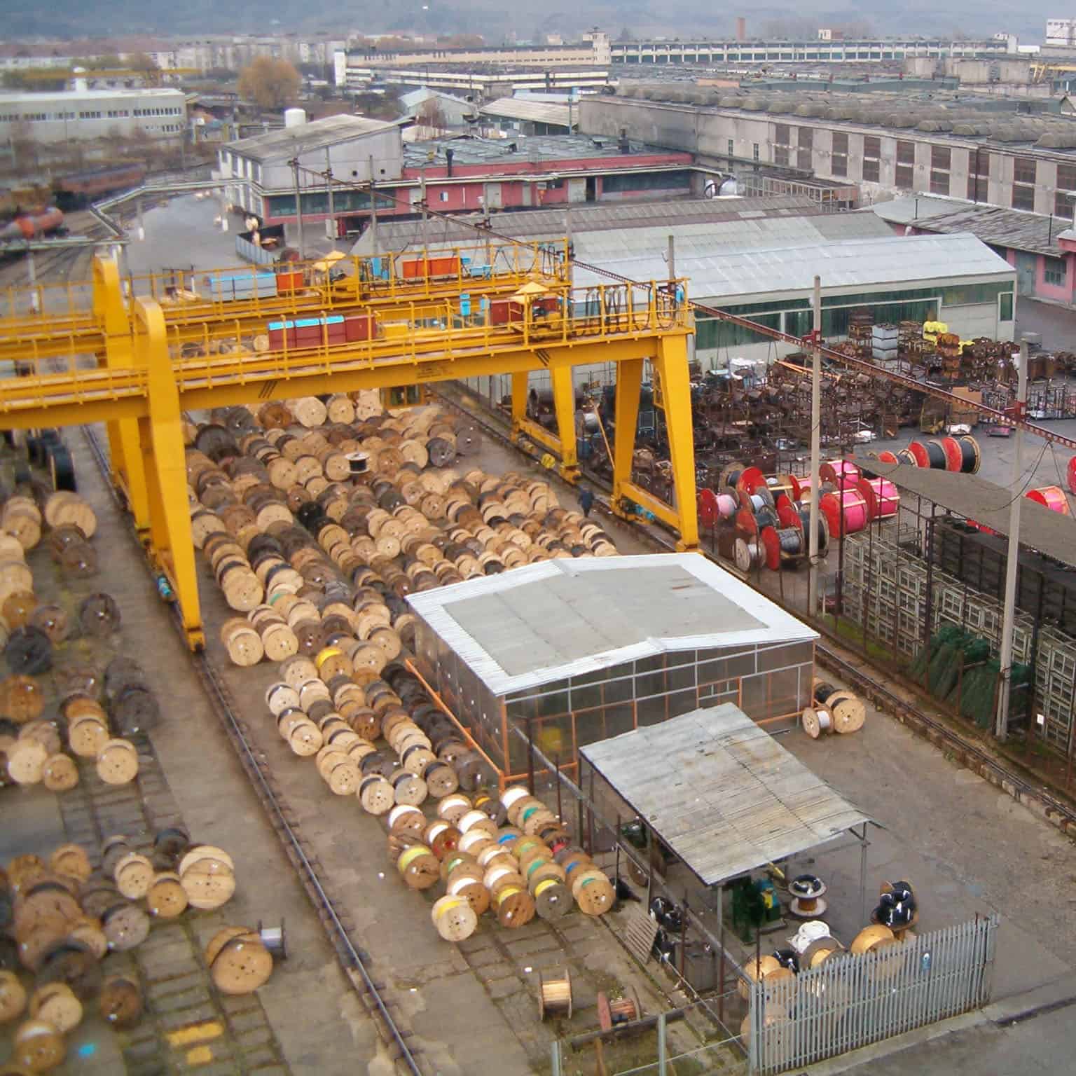 Producție cabluri, conductoare și izolatoare pentru linii de medie și ...